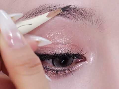 Sparkly Pink Glitter Eye Makeup Tutorial | Perfect Eyeliner & False Lashes