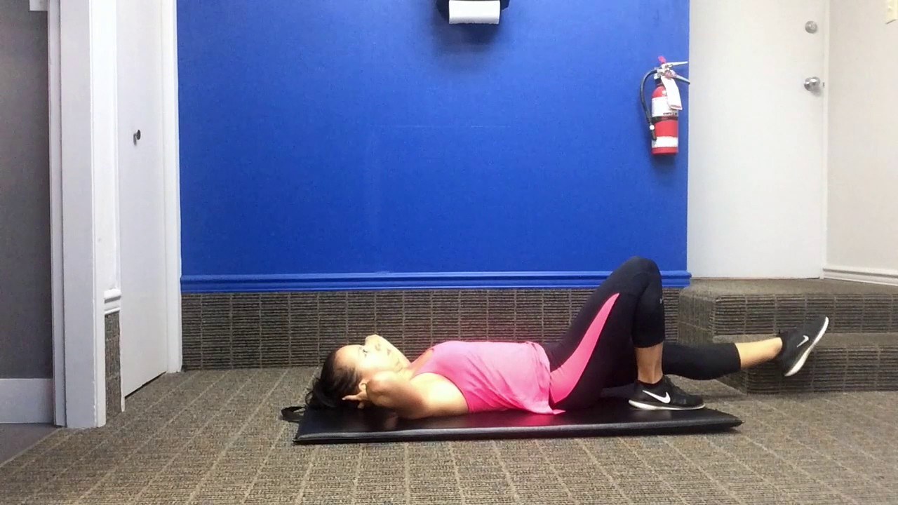 Single Knee Tuck Crunch - YouTube
