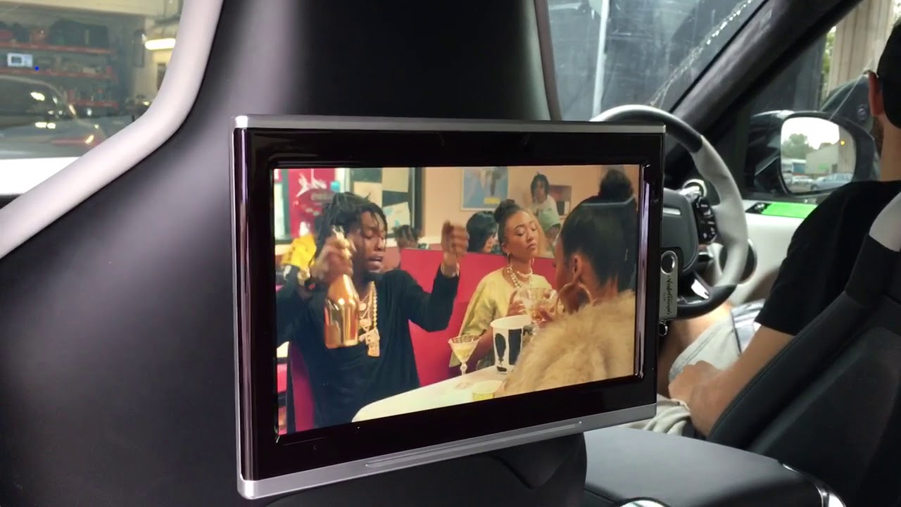 Range Rover svr 2018 rear screens - YouTube