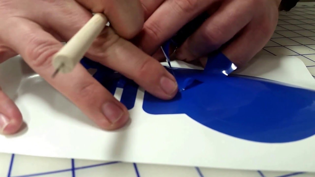 Weeding and Mounting a Vinyl Cut Design - YouTube