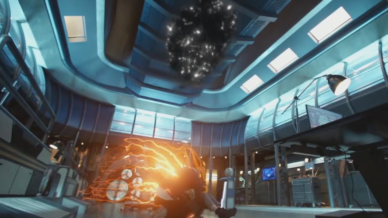 Team Flash Tries to Lure Black Fire | The Flash 8x10 [HD] - YouTube