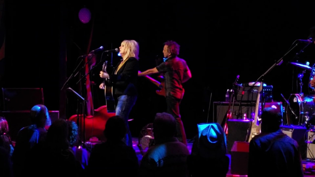 Lucinda Williams - Right In Time - YouTube