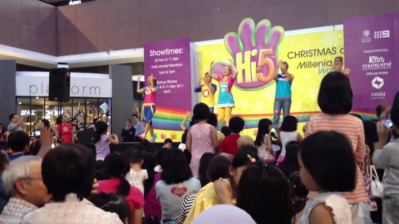 Hi5 @ Singapore 2011 (Millenia Walk) HD - Santa Claus Is Coming - YouTube