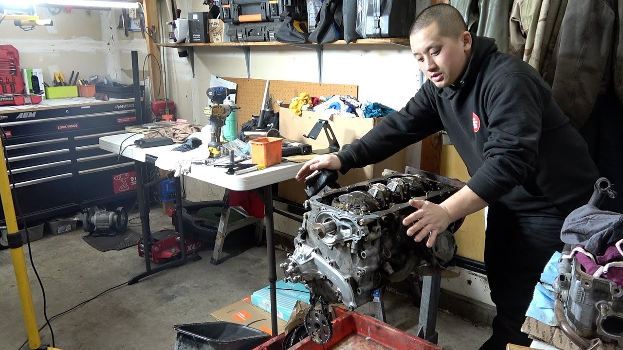 TACOMA 3RZ ENGINE REBUILDING | TIMING CHAIN & OIL PAN INSTALL - YouTube