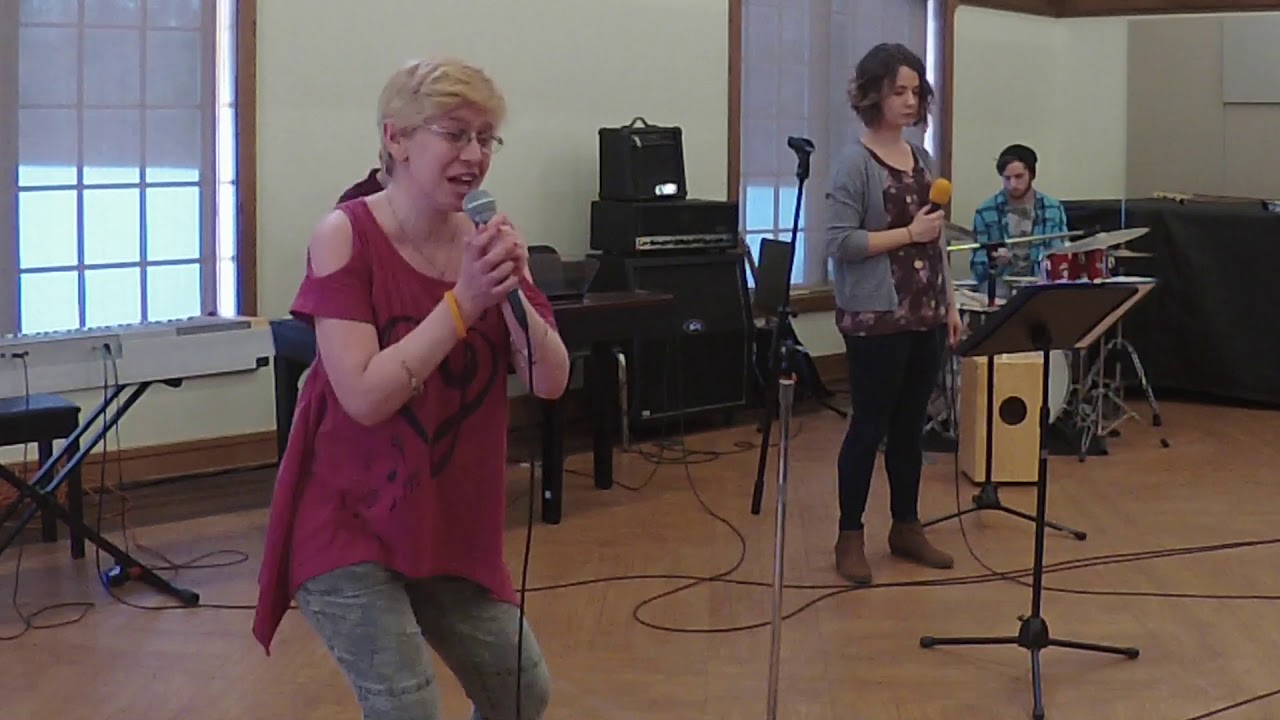 Emily Webster sings “Fallin’” - YouTube