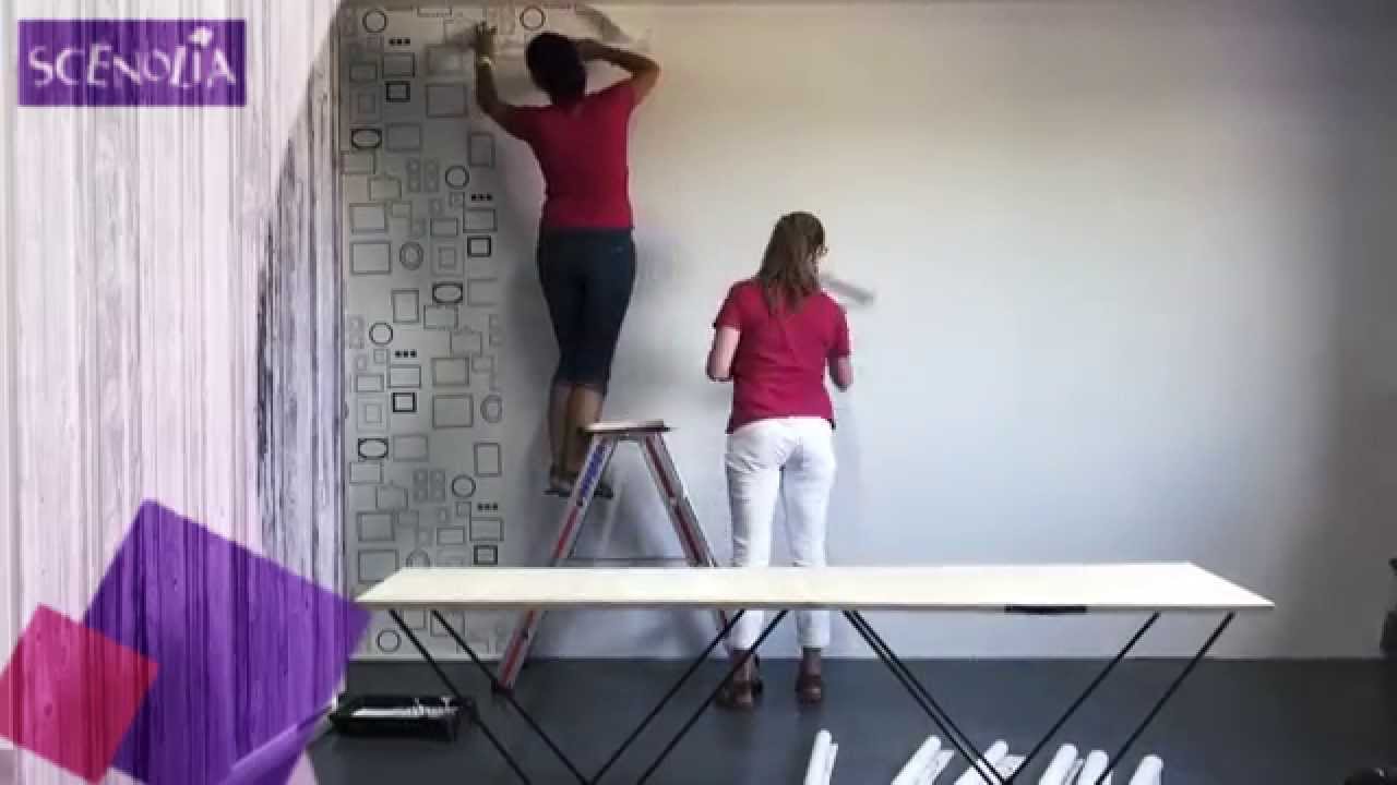 Pose de la toile textile panoramique en lés, à coller. Papier peint à ...