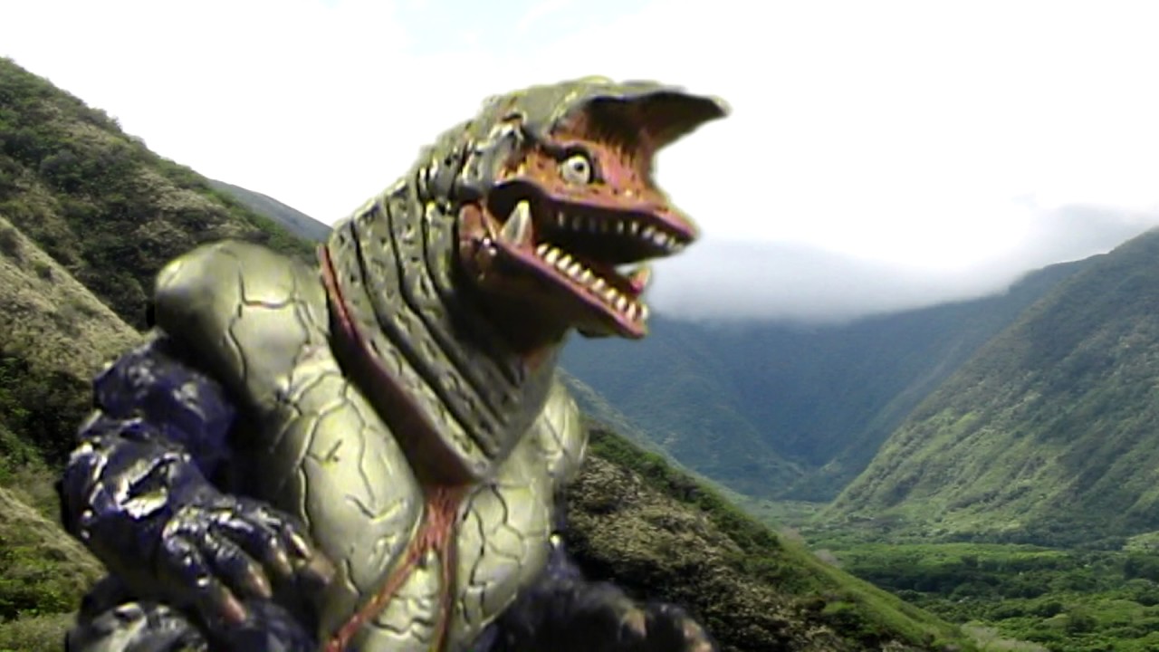 Ultraman Tiga vs. Golza & Melba - YouTube