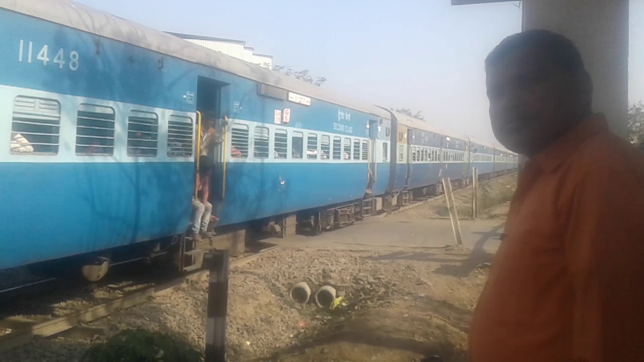 12147 (KOP-NZM) Hazrat Nizamuddin sf Express Loco:- PUNE WDM- 3D 11369 ...