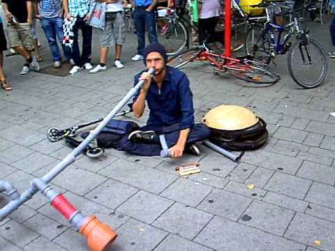 The Plastic Man in Cologne, funny busker with Abflußrohr and PanArt Hang (1)
