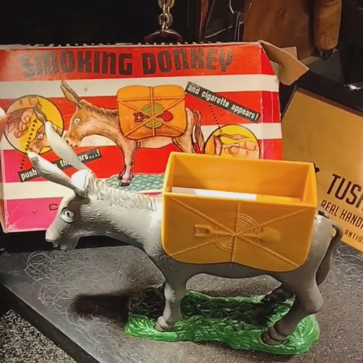 Smoking Donkey / Cigarette Dispenser / スモーキングドンキー / シガレットディスペンサー - YouTube