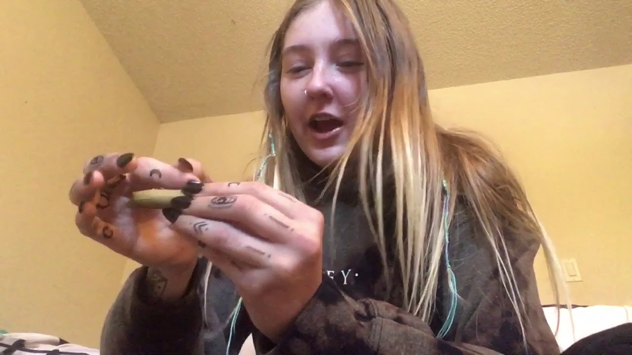 SNAKE DAB BLUNT! - YouTube
