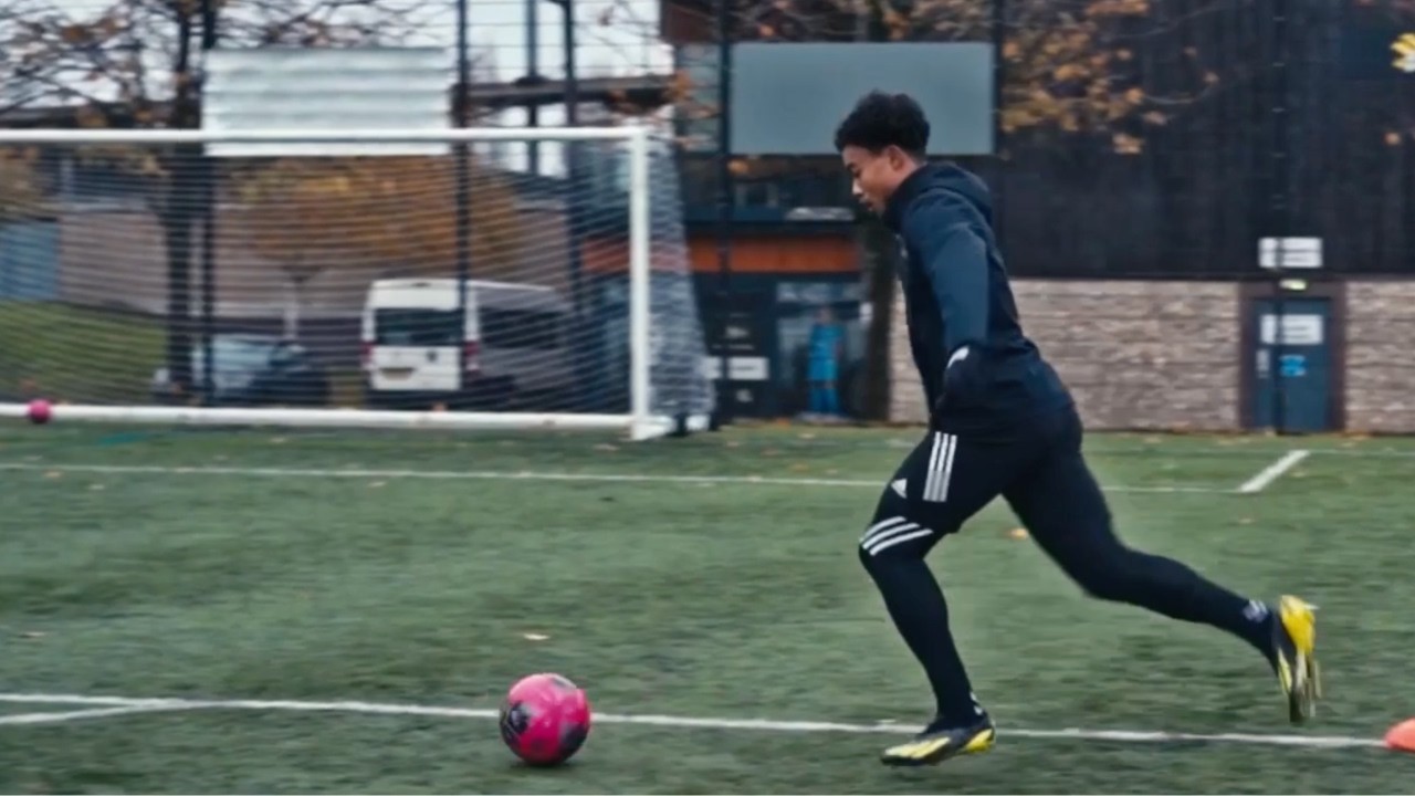 How To Improve Your Weak Foot Finesse Shot | Training Lessons - YouTube