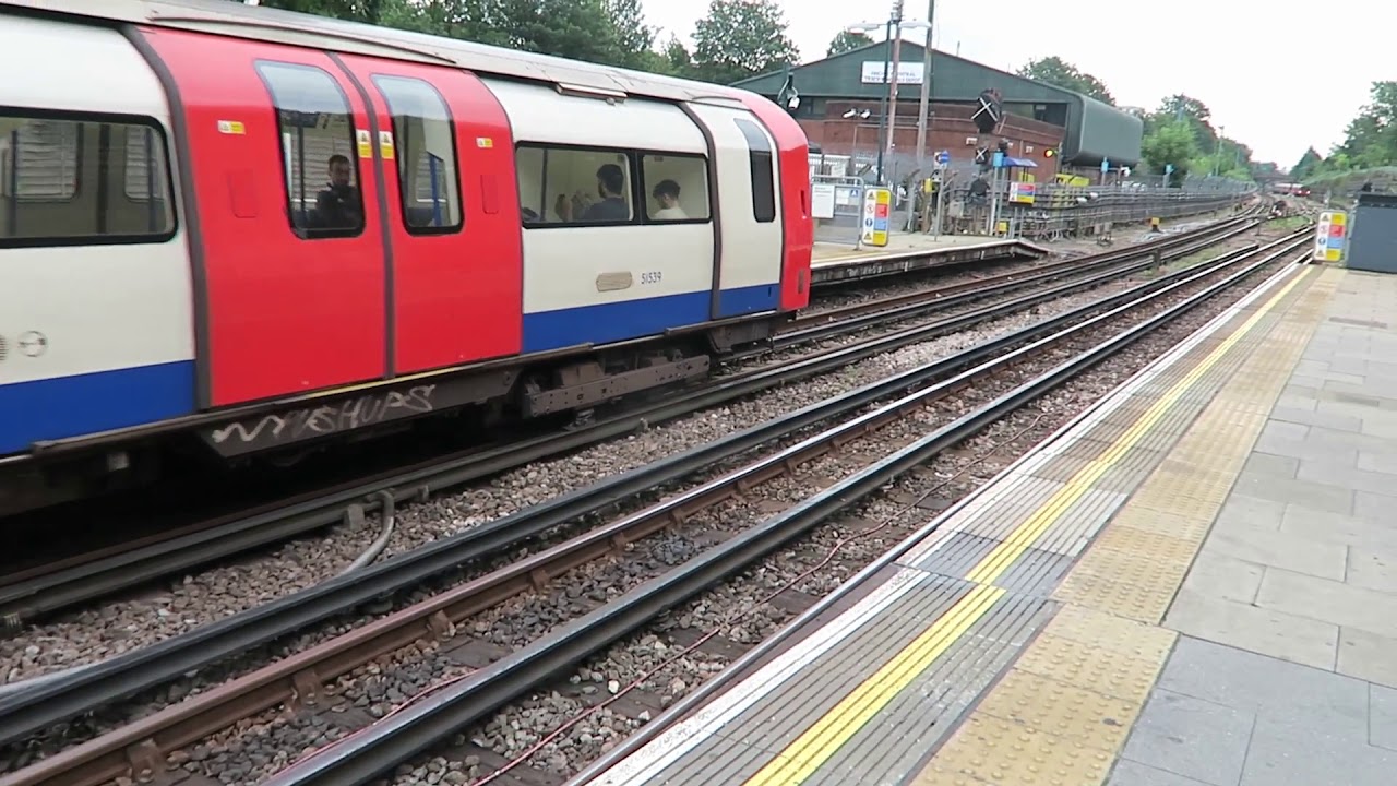 London Underground Northern Line 1995 Stock Trains At Finchley Central ...