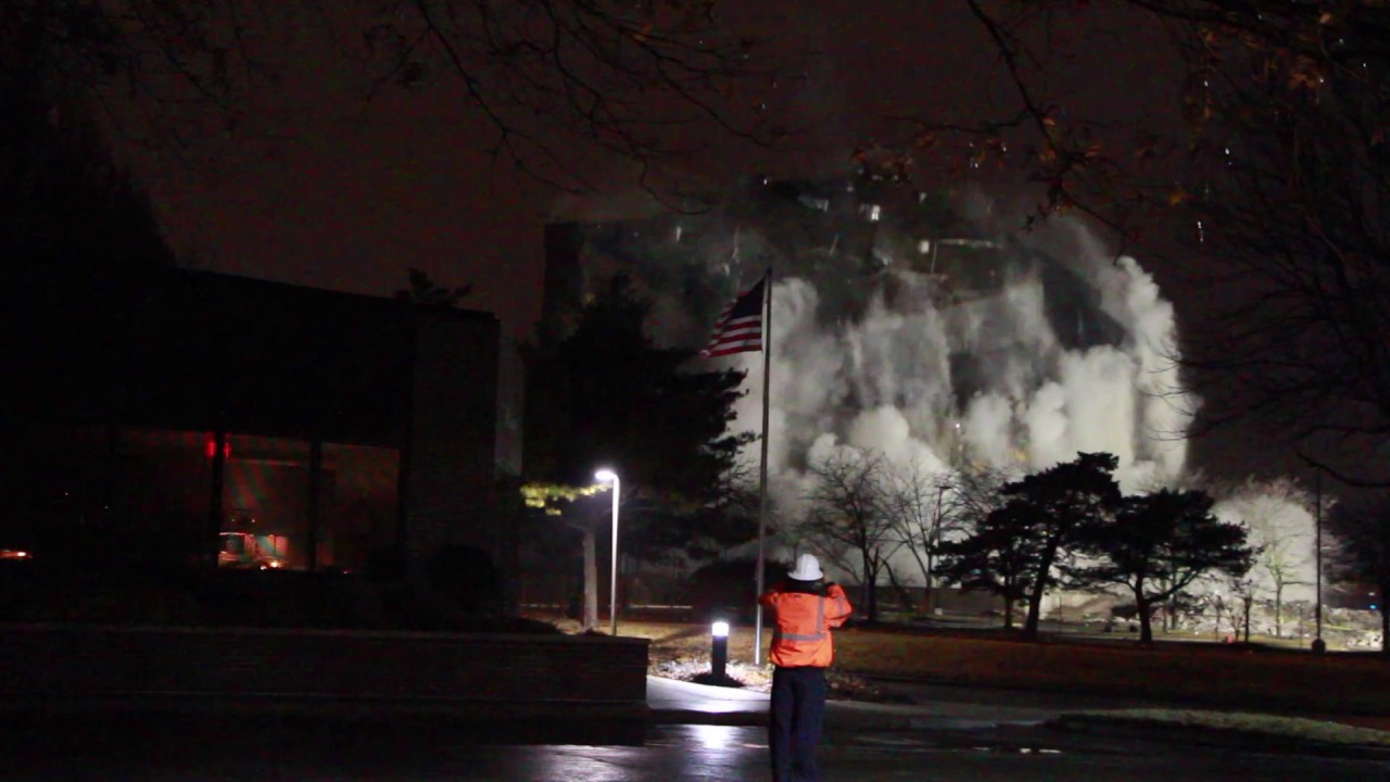 Building Implosion at OverlandPark Kansas - YouTube