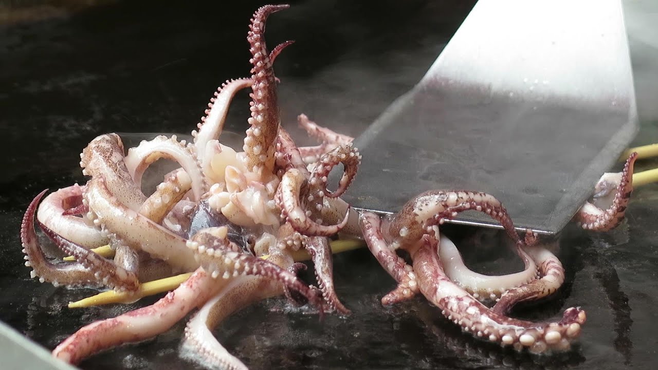 London Street Food. China Style Grilled Octopus seen in Chinatown - YouTube