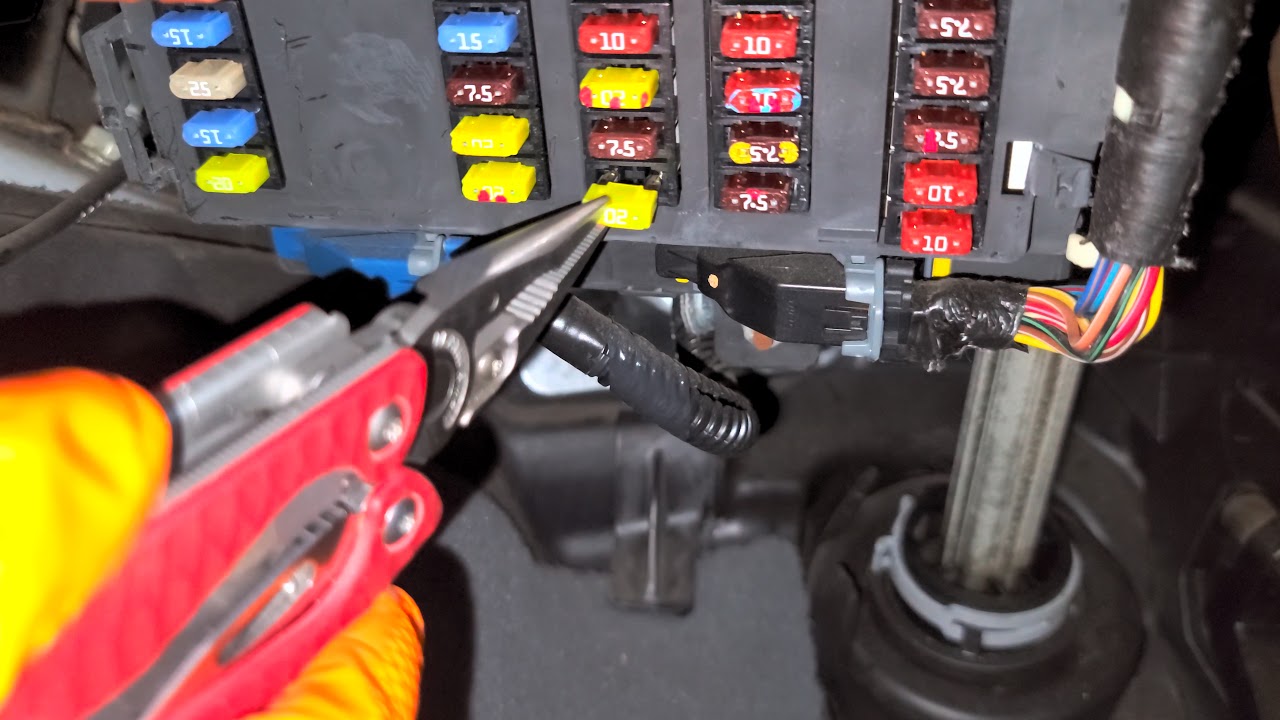 2005 Ford Freestyle Cigarette Lighter Fuse, Power Outlet Fuses - YouTube