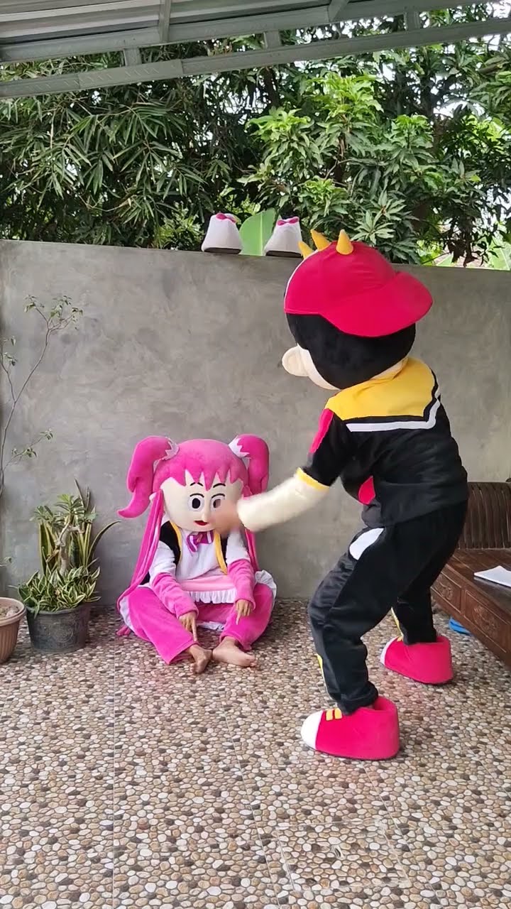 Sepatu badut diumpetin 😭 #funny #shorts - YouTube