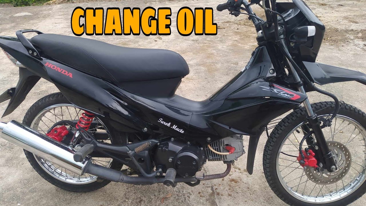 CHANGE OIL Honda XRM 125 - YouTube