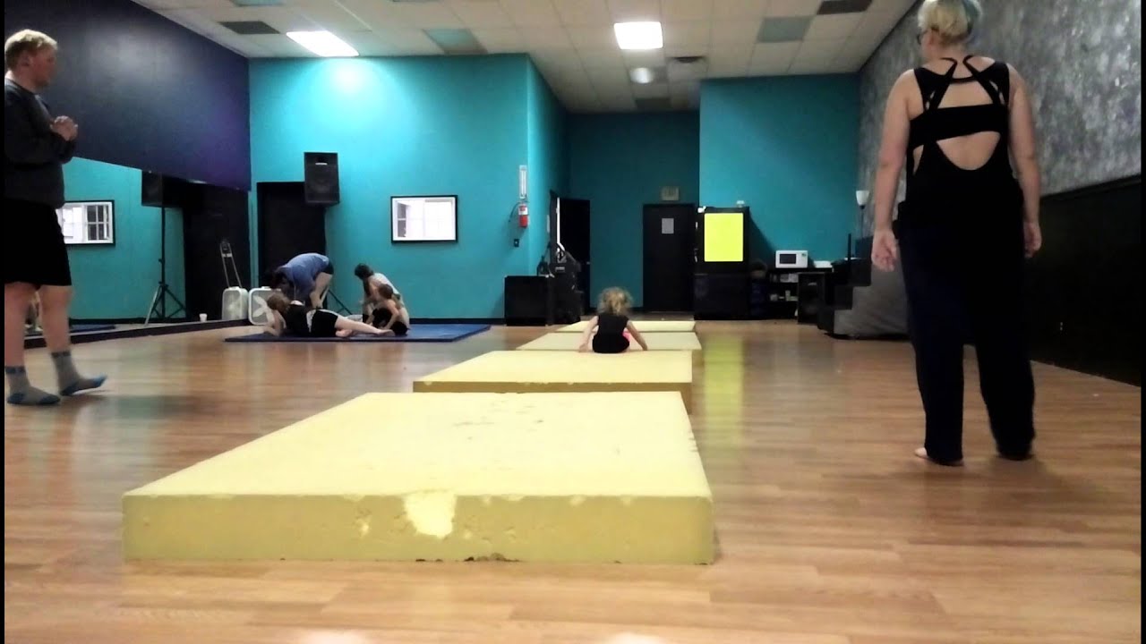 Vayda's 1st tumbling class 11.12.14 part2 - YouTube