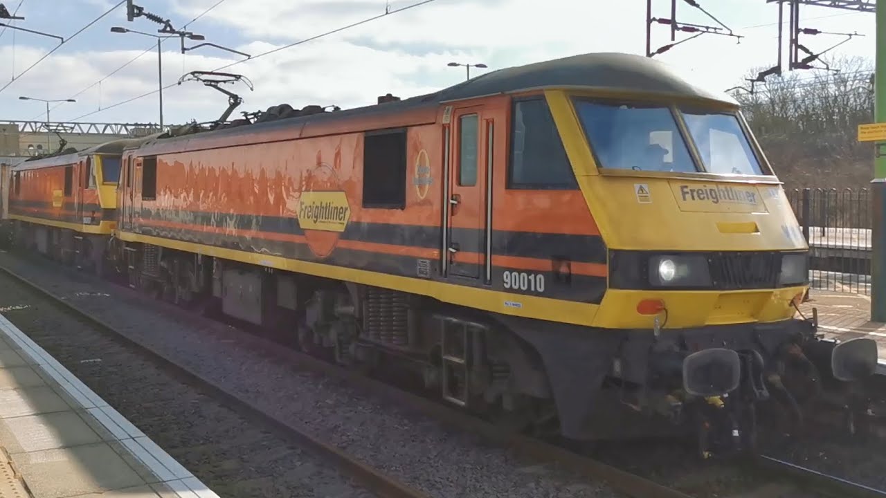 Freightliner Class 90 Pair (90010 & 90007) Double-Head North on ...