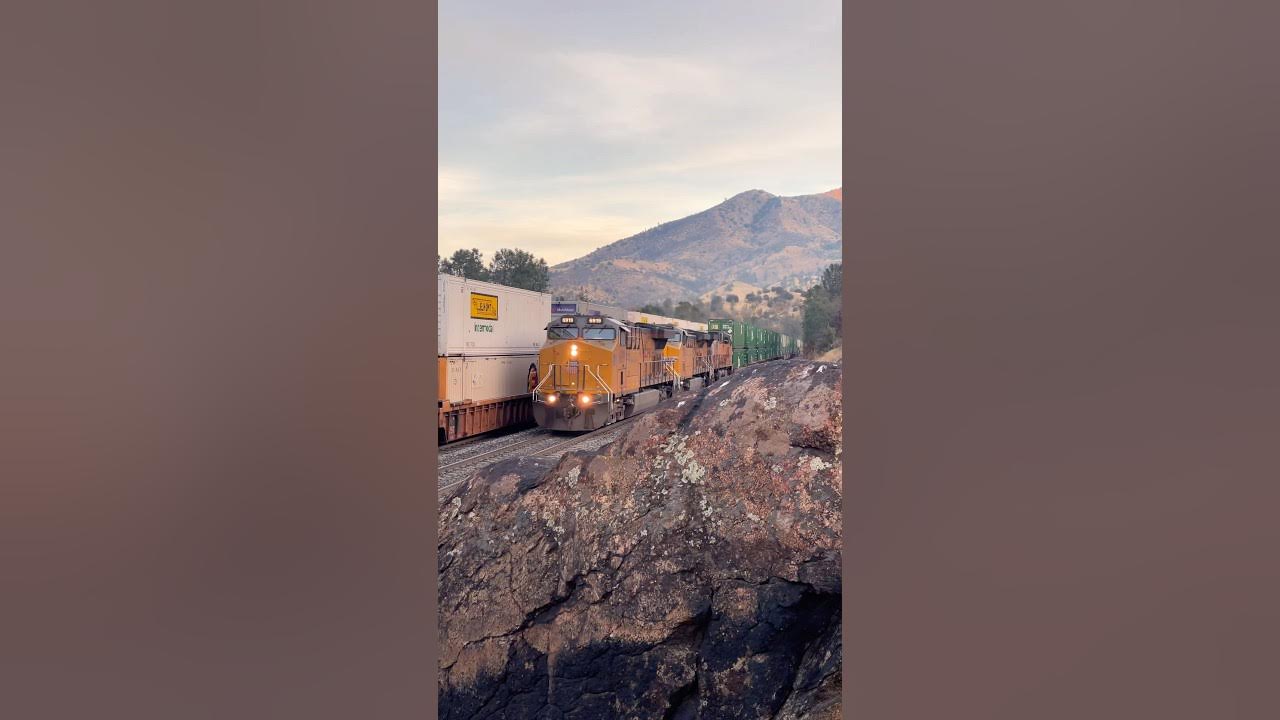 UP 6919 leads the ZLCLT through tehachapi #railway #train #unionpacific - YouTube