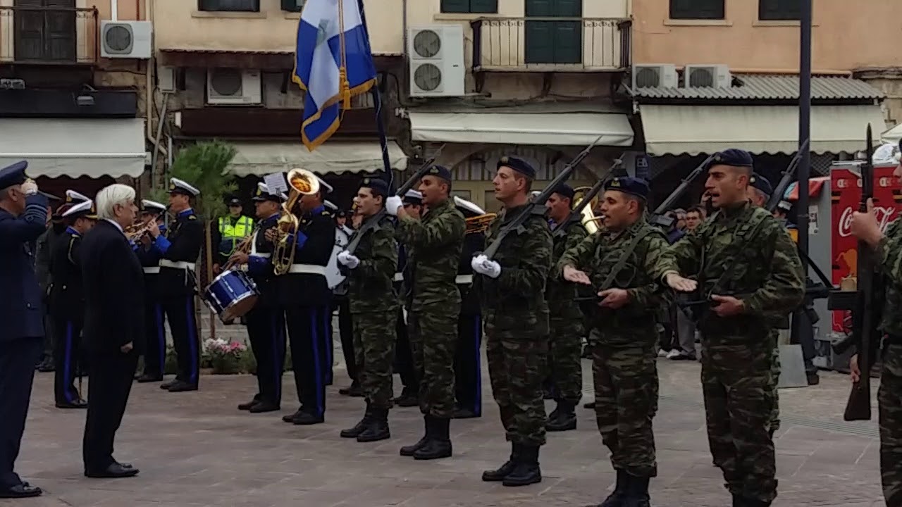 Ο Εθνικός ύμνος στην άφιξη του Προκόπη Παυλόπουλου - YouTube