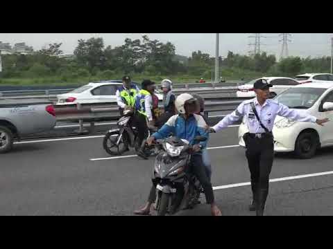 Operasi Polis Trafik Tahan Motorsikal Tak Guna Laluan Motor di ...