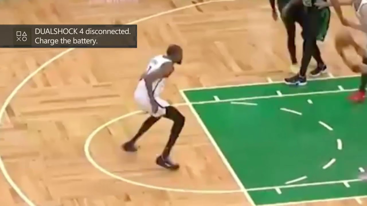 Kevin Durant’s Controller Battery Dies Against Celtics - YouTube