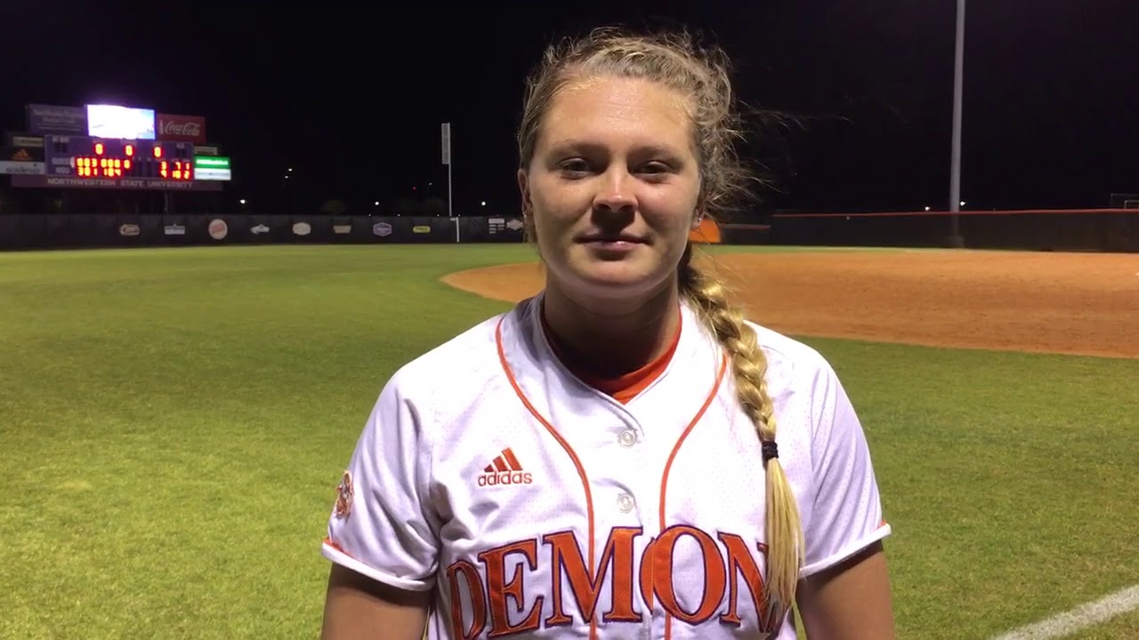 Emma Hawthorne has 4 RBIS in first win over Corpus - YouTube