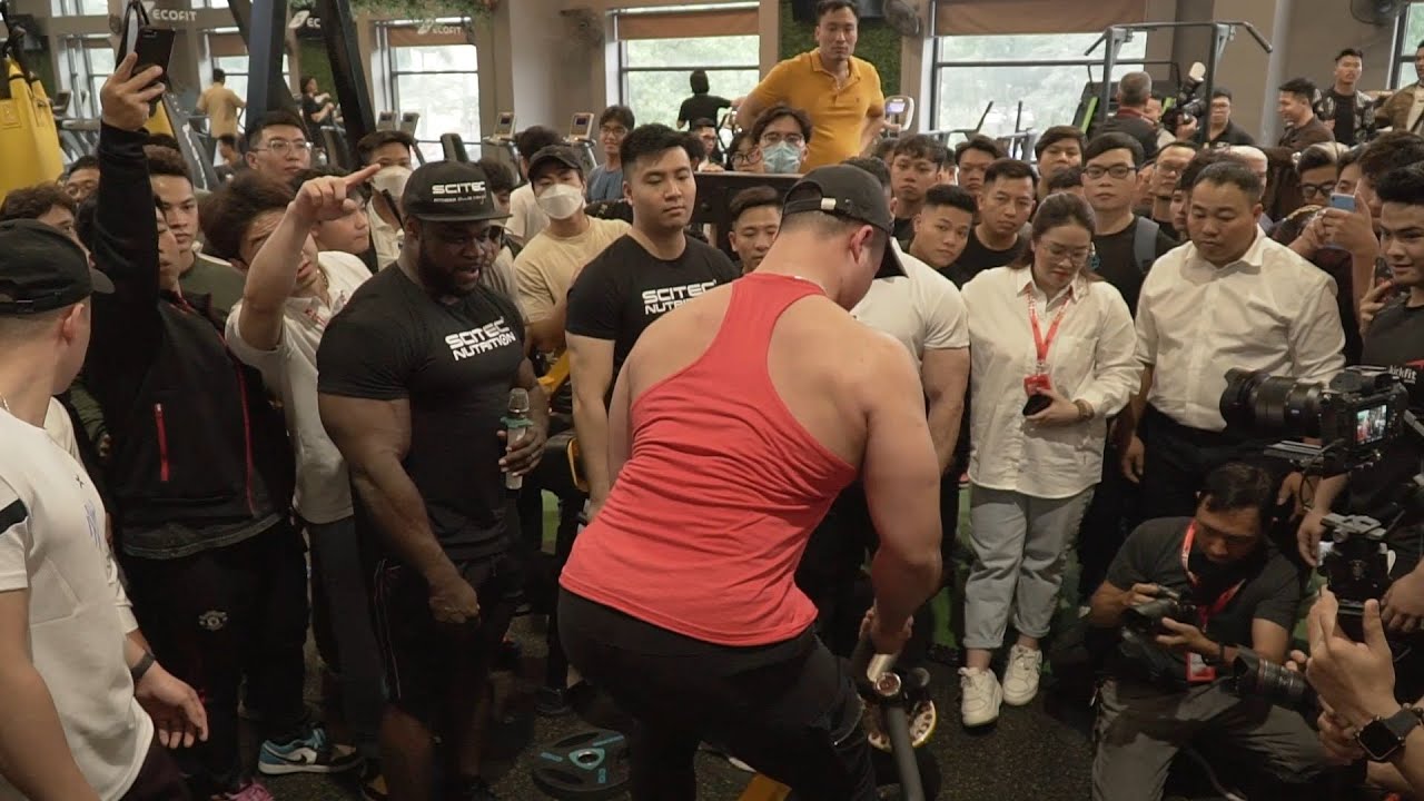 Overview of Brandon Curry Mr. Olympia 2019 Exchange with Vietnamese ...