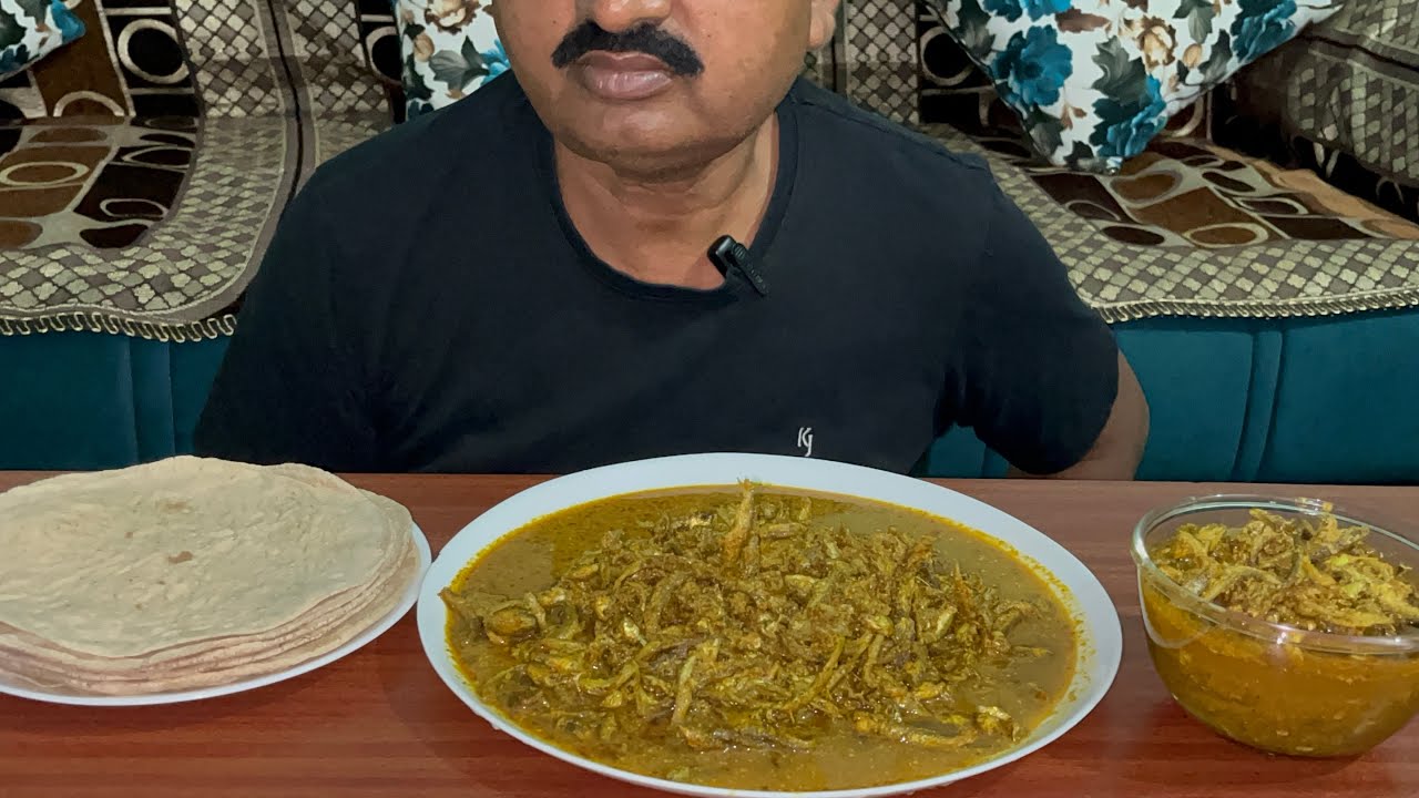 Eating fish curry and roti 🫓 ||#fishcurry #smallfishcurry #eatingshow # ...