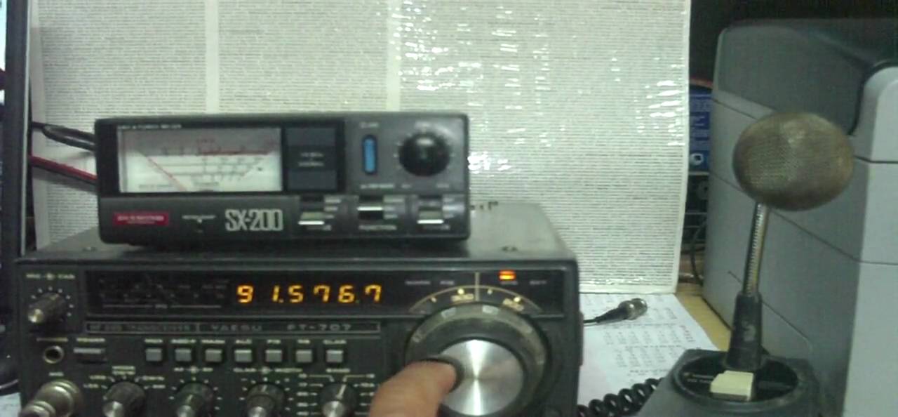 YAESU FT-707 - YouTube