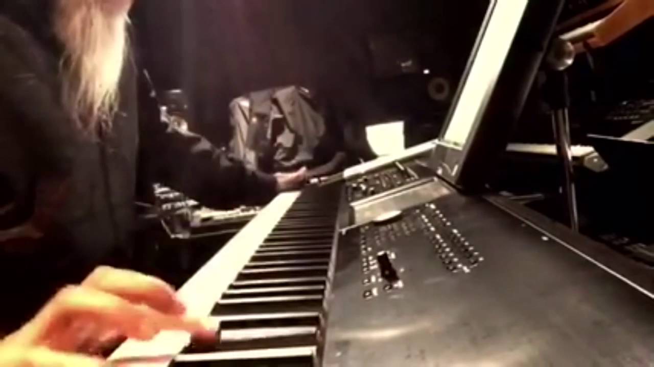 Jordan rudess Korg Kronos 2 - YouTube