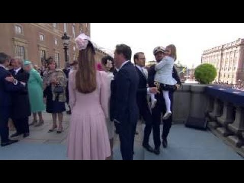 Här firar Estelle och Oscar morfar kungen.