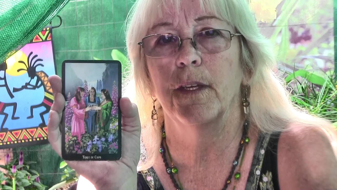 How to Read Tarot~ Witchy Style - YouTube