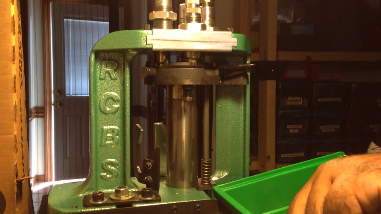 RCBS PRO 2000 AUTO INDEXING IN OPERATION - YouTube