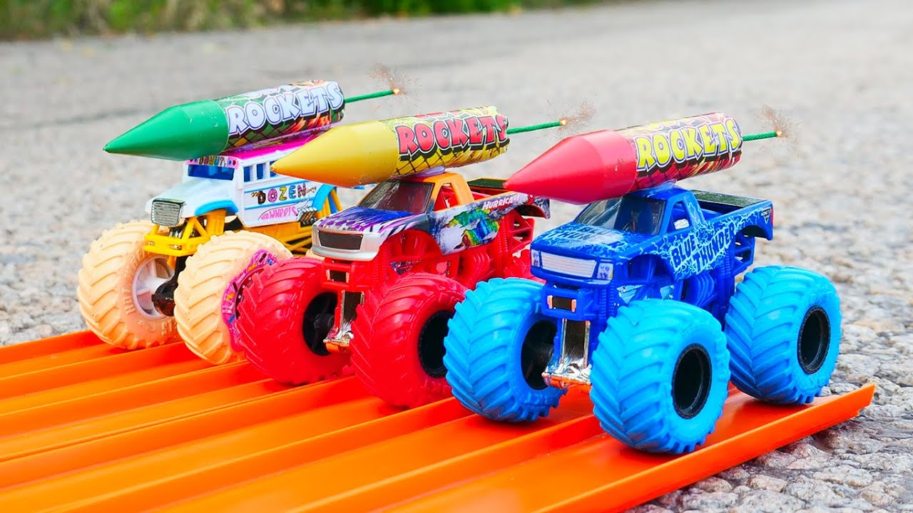 Hot Wheels Monster Trucks Rocket Powered Race - YouTube