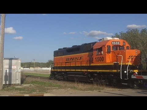 BNSF 1500, Ex-BN GP28M, Bettendorf,, IA - YouTube