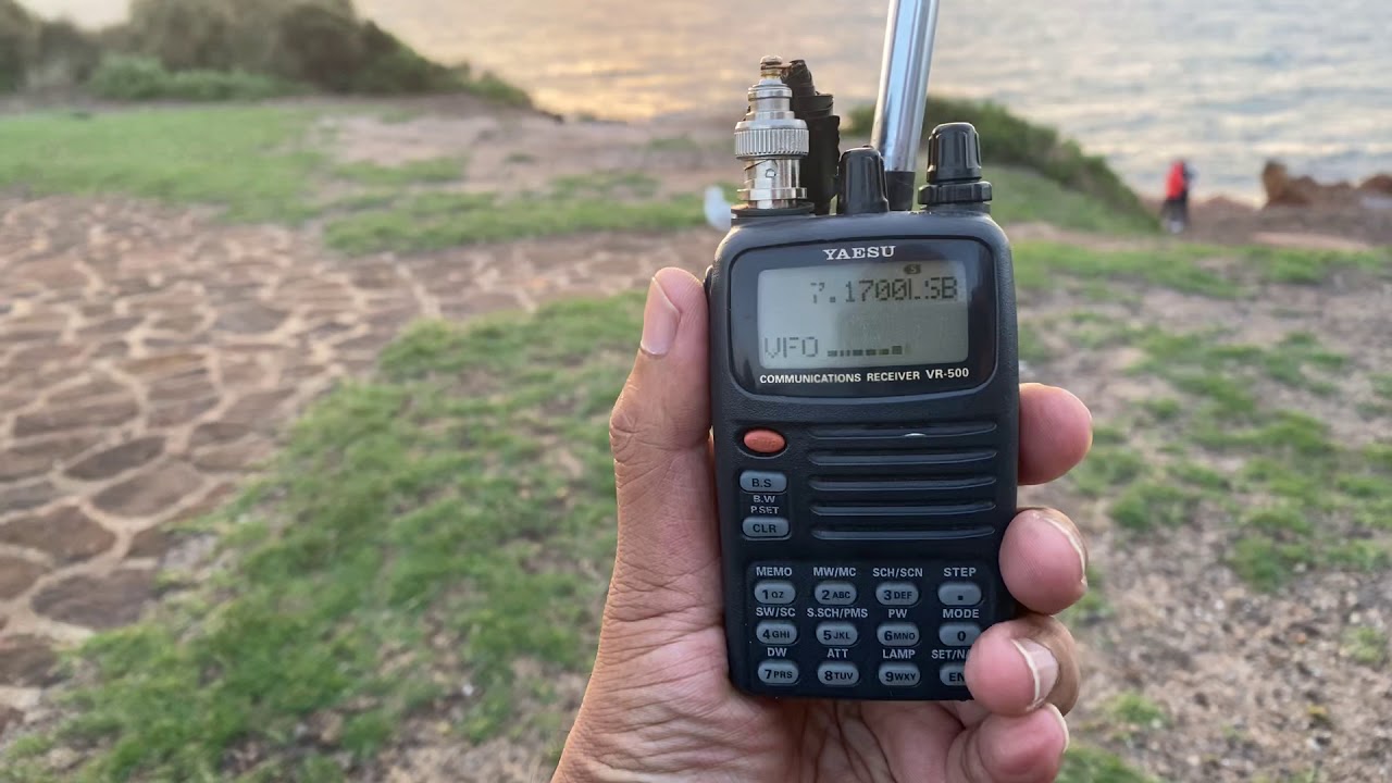 Yaesu VR-500 listening to ham operators with a whip antenna on 40 ...