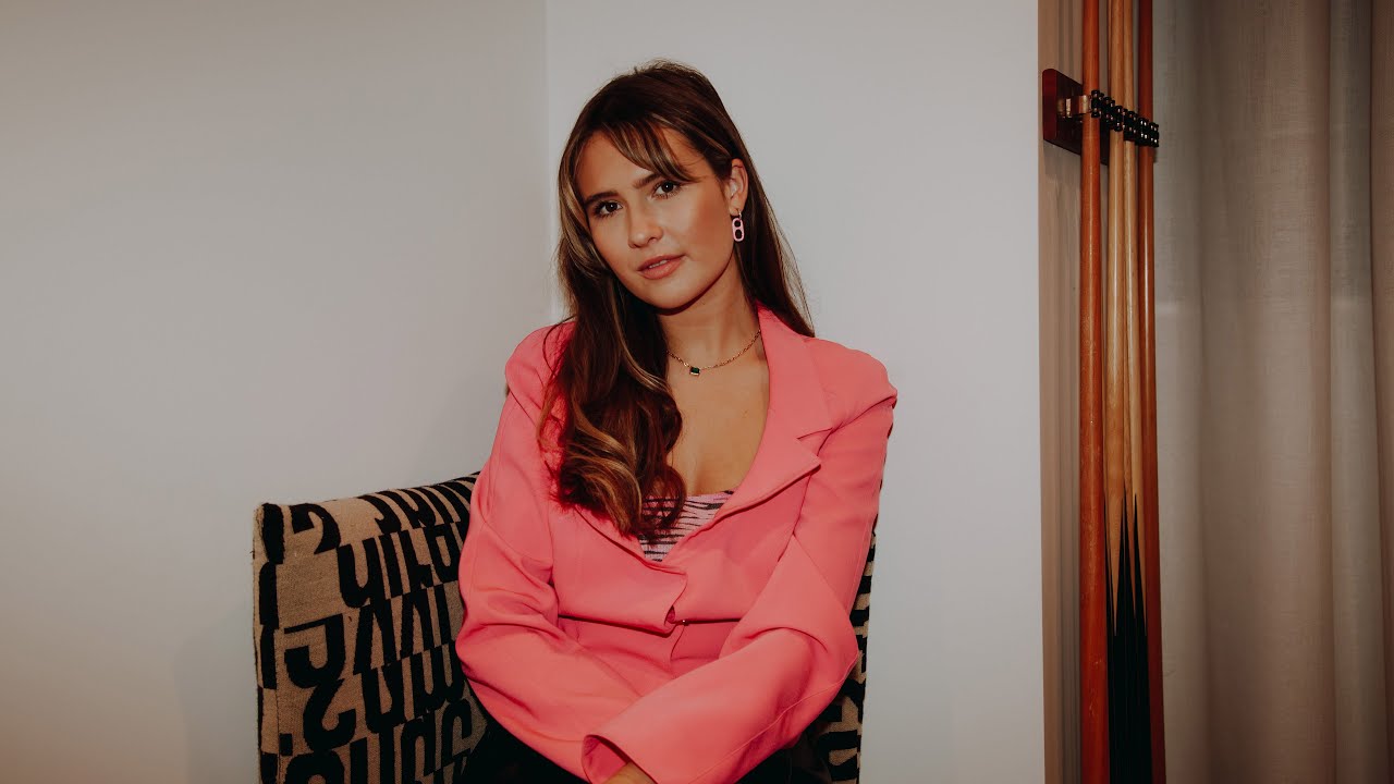 INTRODUCING MIMI WEBB