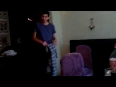 Arafa düşen insan ne yapar izleyin :D :D :D