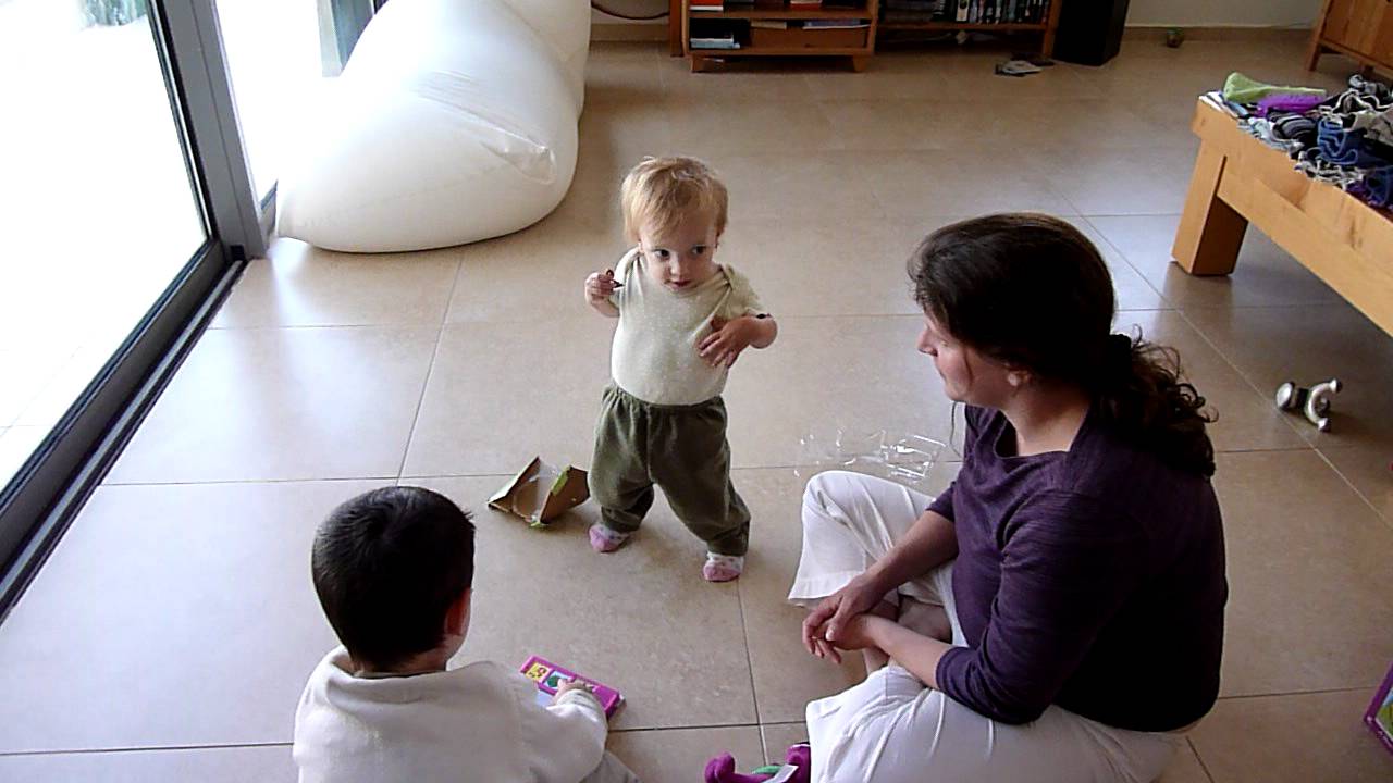 110514 - Daniel dancing - YouTube