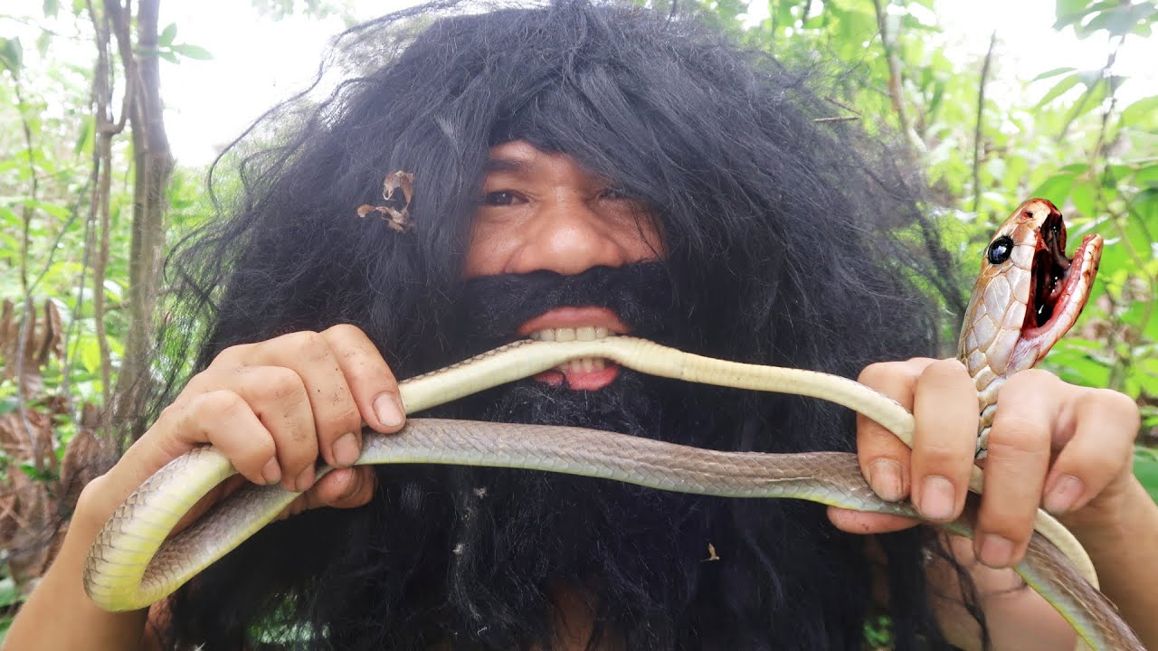 Survival Skills Primitive Life : Yummy Cooking Snakes for food - YouTube