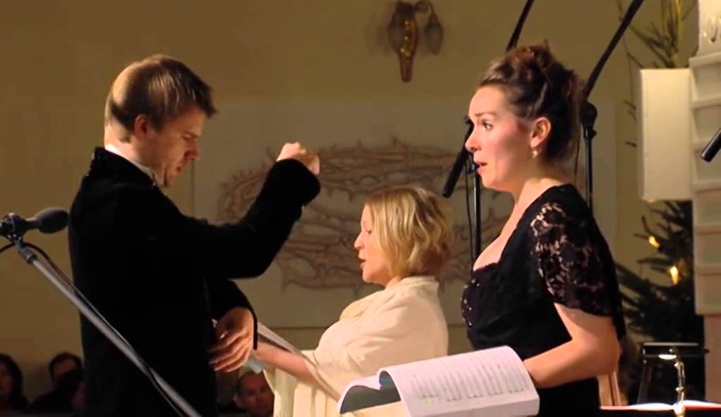 Anna Dennis sings Pulchra Es from Monteverdi's Vespers - YouTube