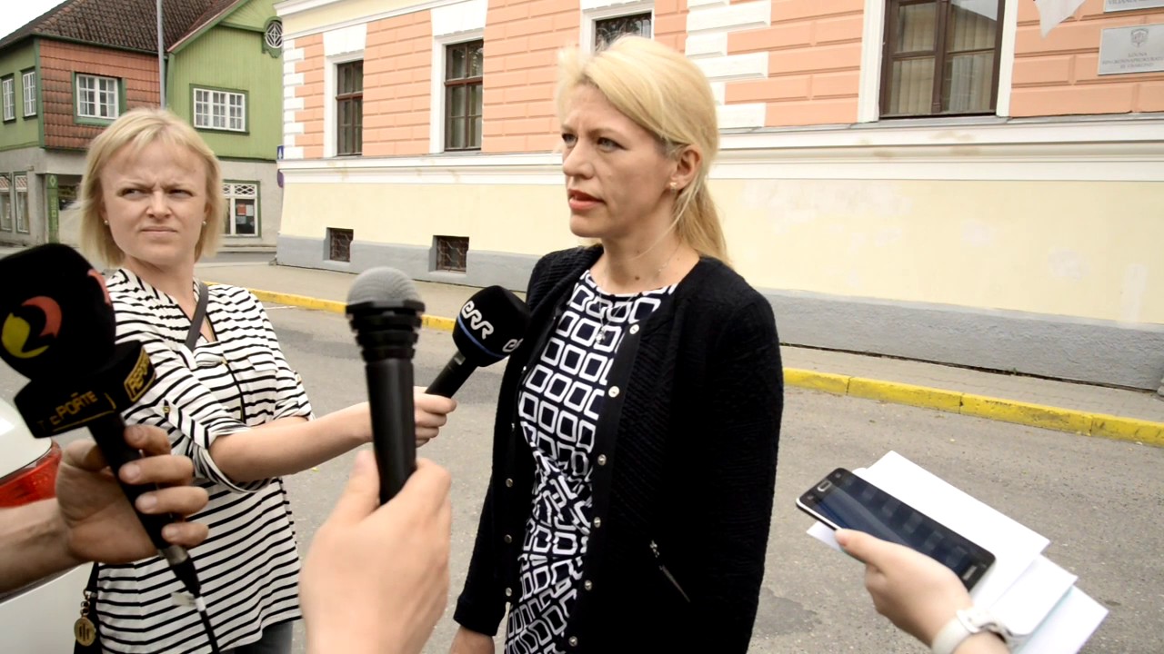 Ringkonnaprokurör Merike Tikk räägib 17-aastase neiu tapmisest - YouTube