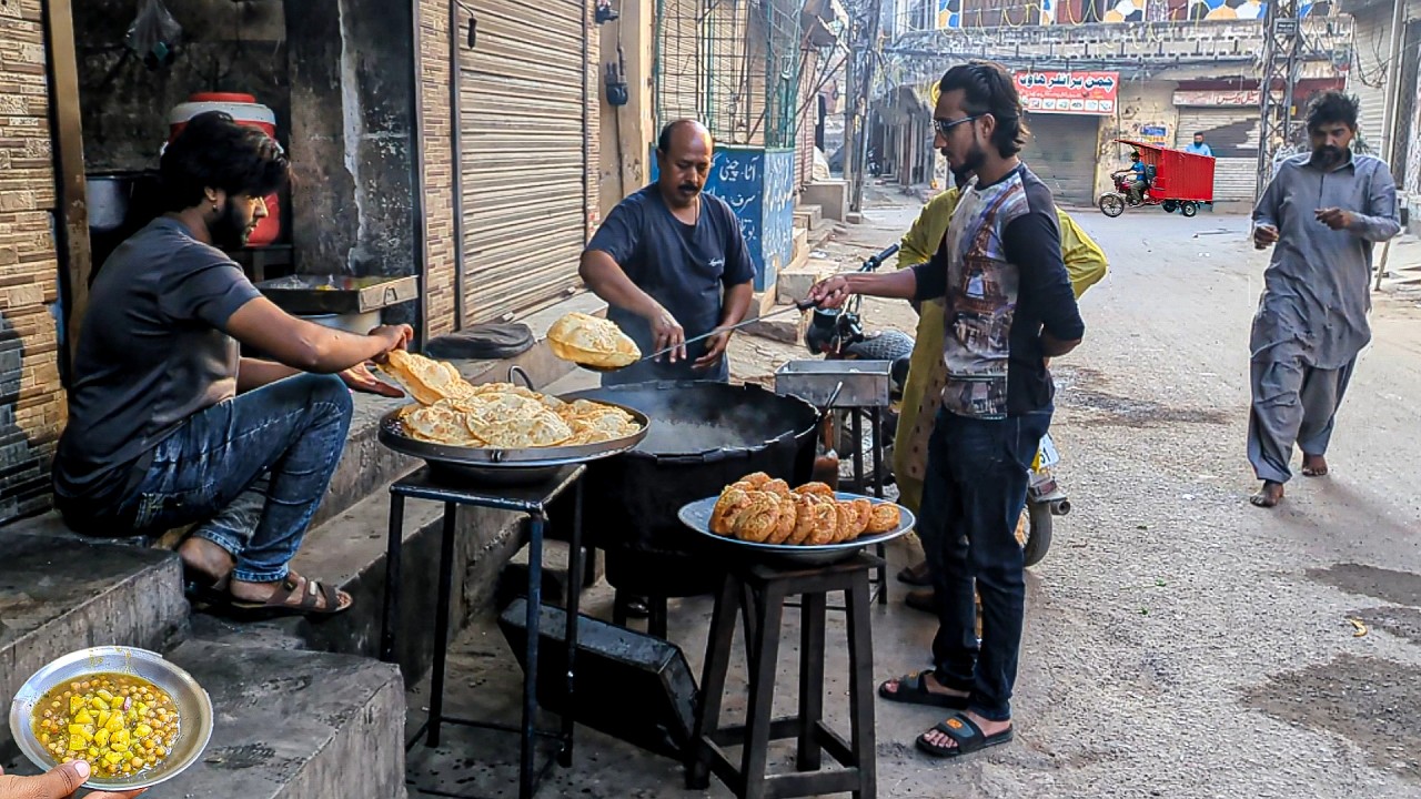 ULTIMATE PAKISTANI BREAKFAST EXPERIENCE | STREET FOOD COMPILATION ...