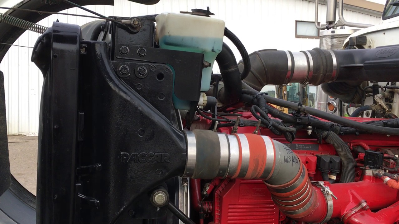 2008 Peterbilt 388 Engine Running - YouTube
