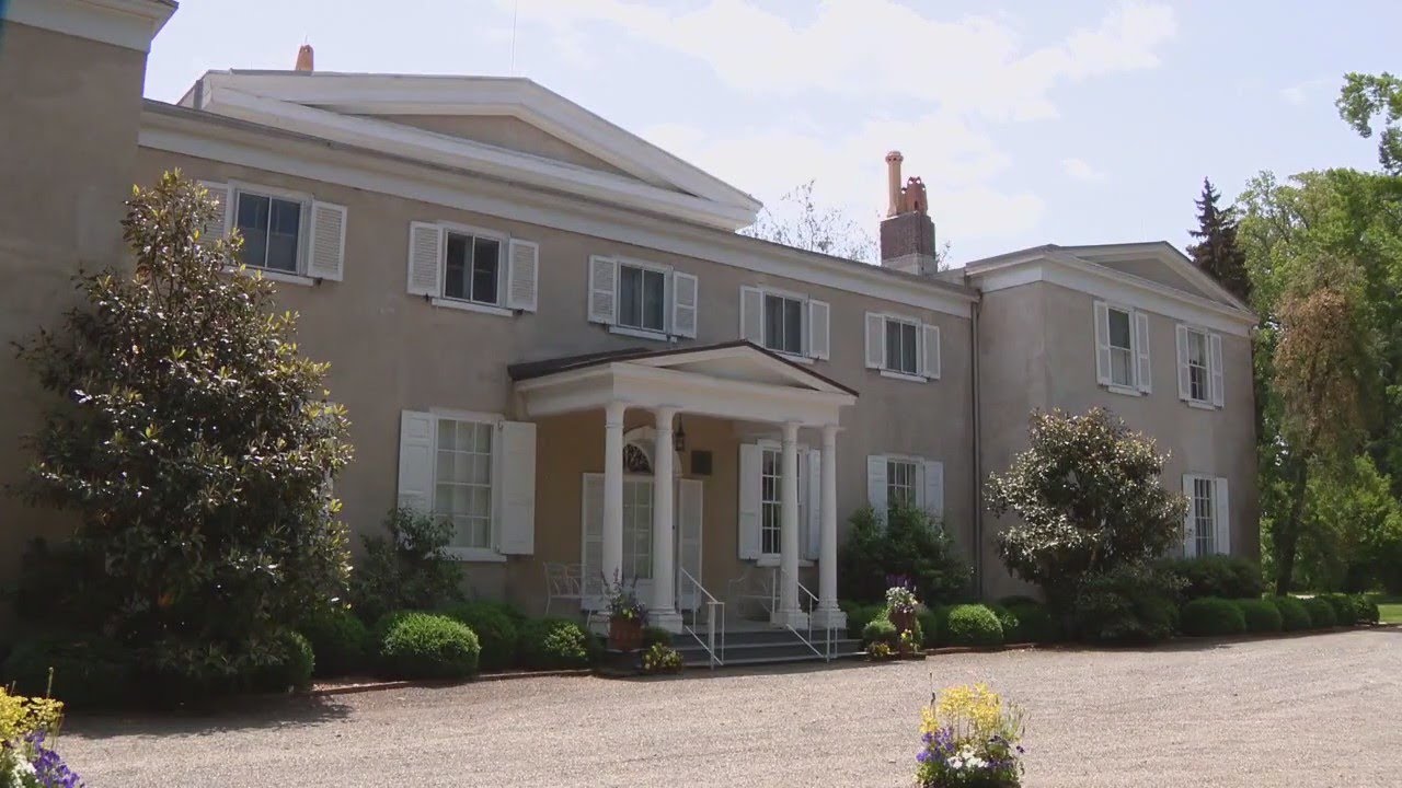Beautiful Flowers at Andalusia Historic House, Gardens, and Arboretum ...