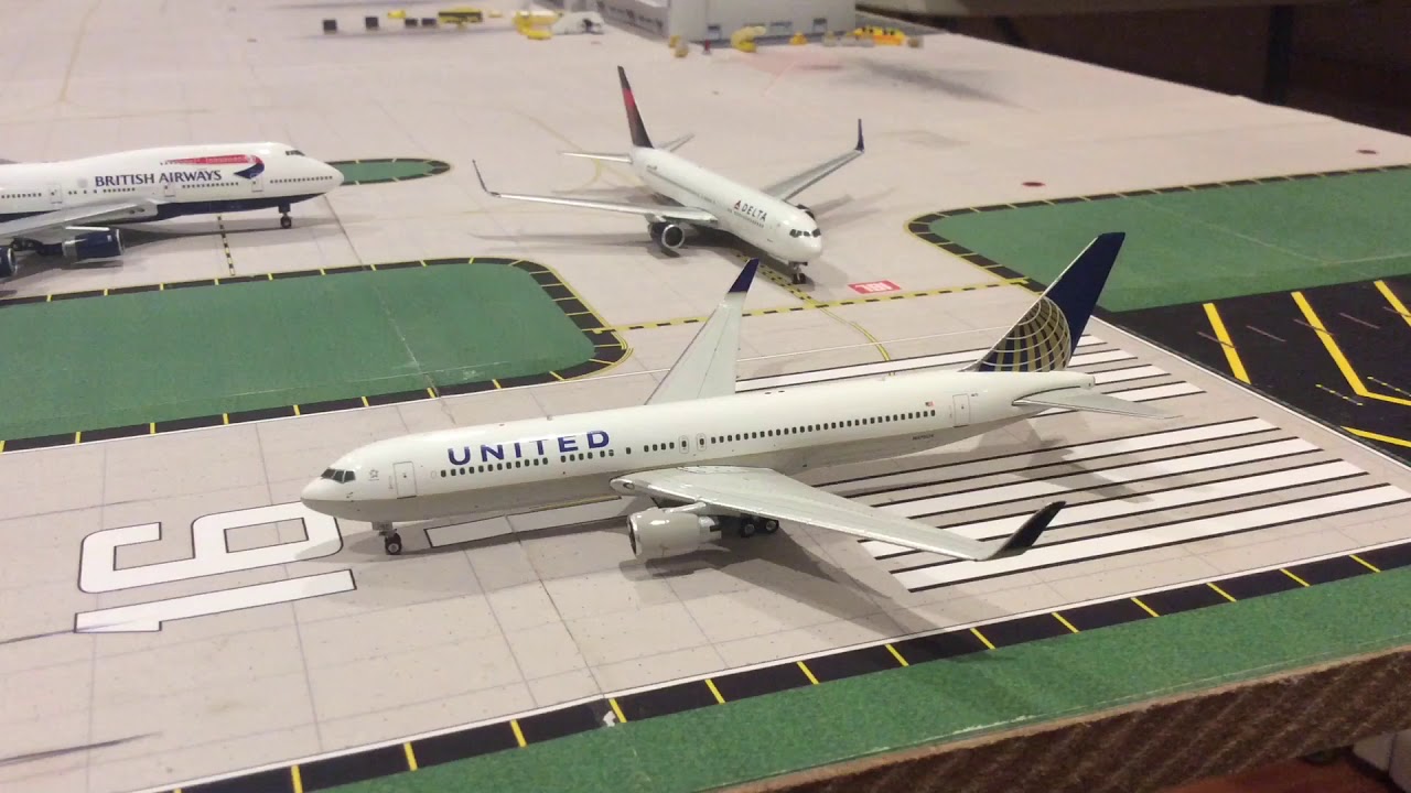 LHR London Heathrow 1:400 model airport 10:00am-12:00am operations ...