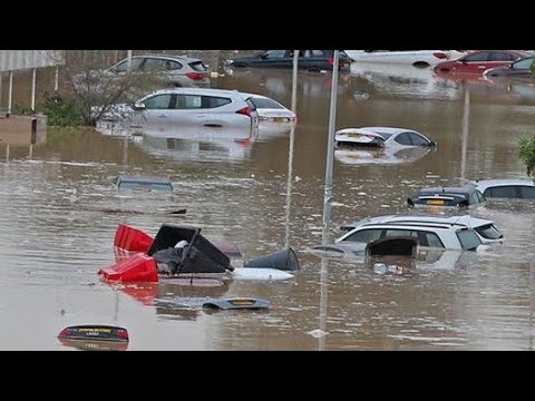 Streets turn to rivers as flash floods hit Muscat, Oman 🇴🇲 January 4 ...